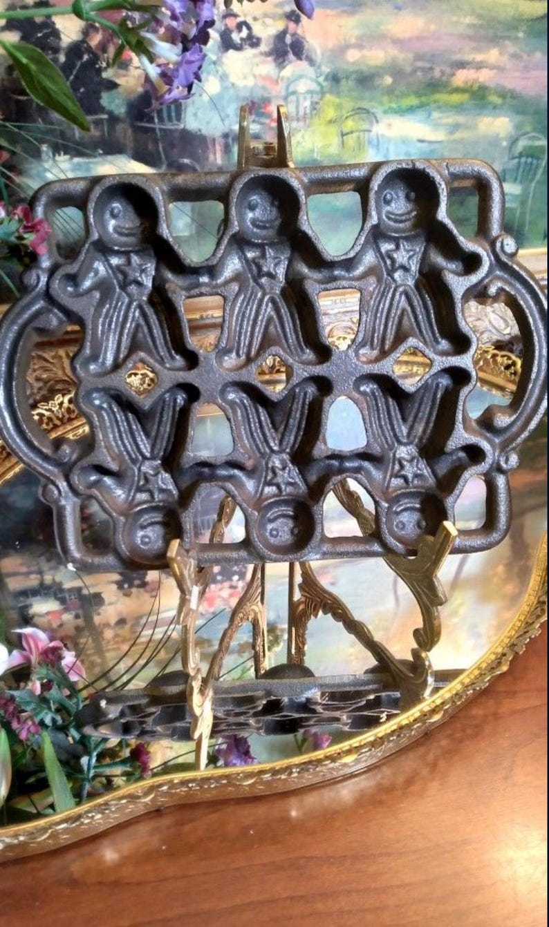 Vintage Cast Iron Gingerbread Man Mold All American | Iron Gingerbread ...