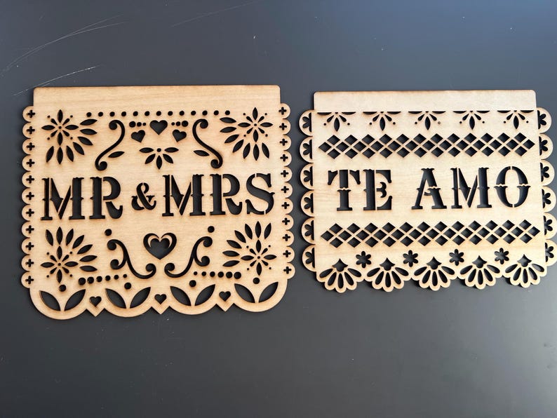 Banderines recortables de madera en blanco con la frase "Sr. y Sra. Te ...