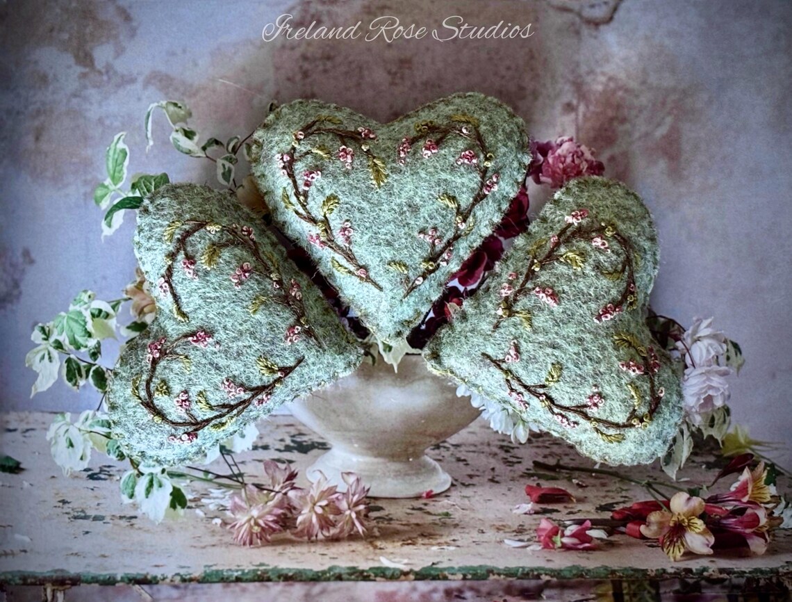 Three Wee Embroidered Felt Hearts - Etsy
