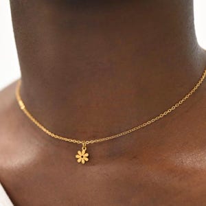 Mini Flower Necklace, Daisy Necklaces for Women, Tiny Little Daisy ...