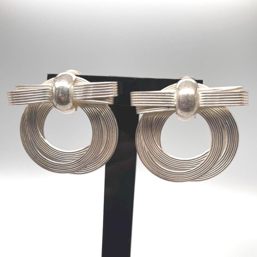 Vintage Signed Laura Vogel Ribbon & Bow Button-style Clip-on Earrings ...