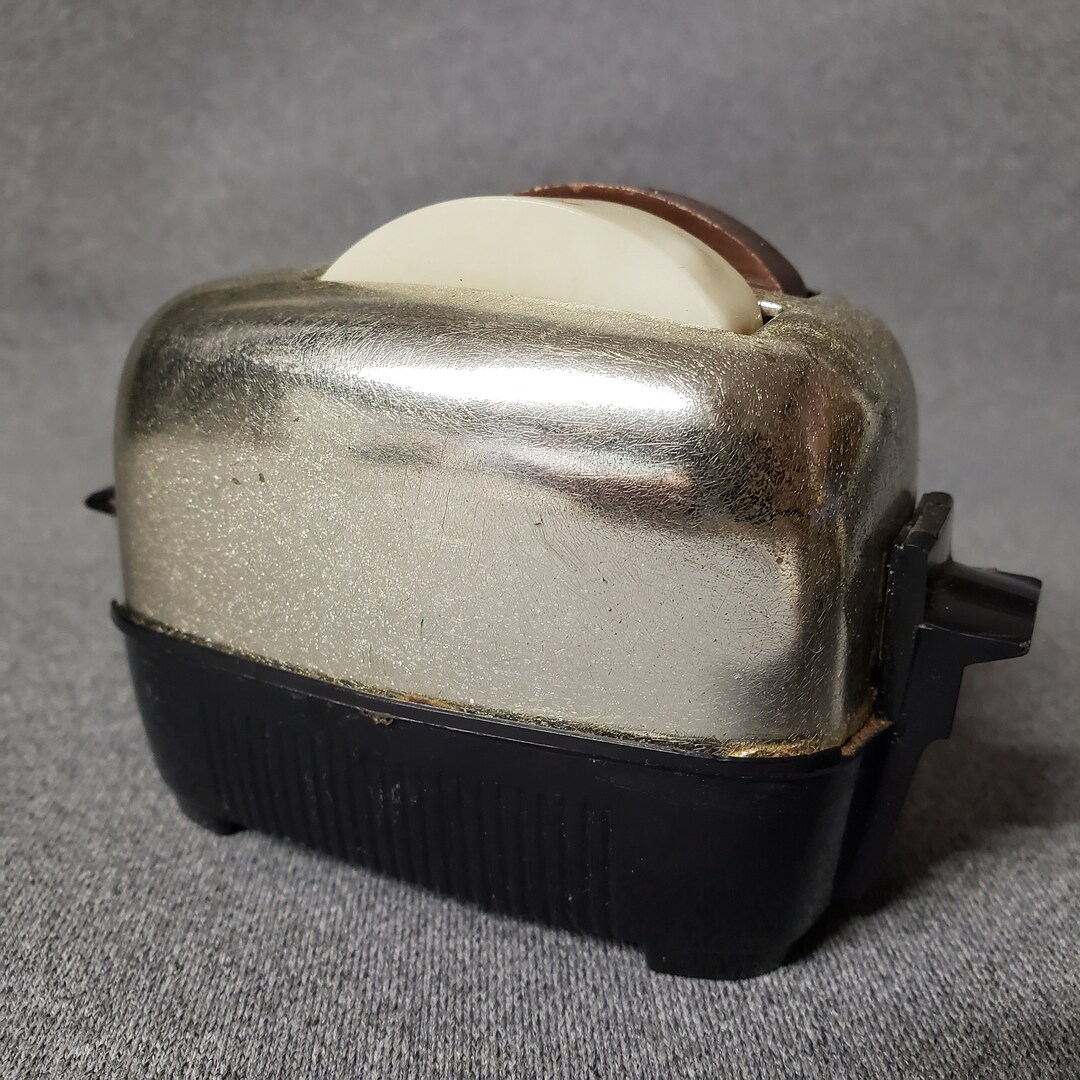 Vintage Metal Toaster With Toast Mechanical Salt and Pepper Shakers Set ...