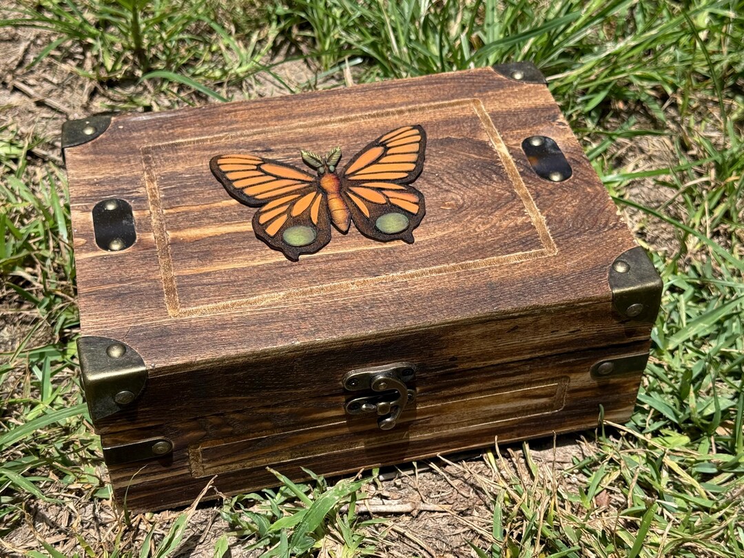 Ellie Moth Rustic Wood Keepsake Box - the Last of Us Inspired - Etsy