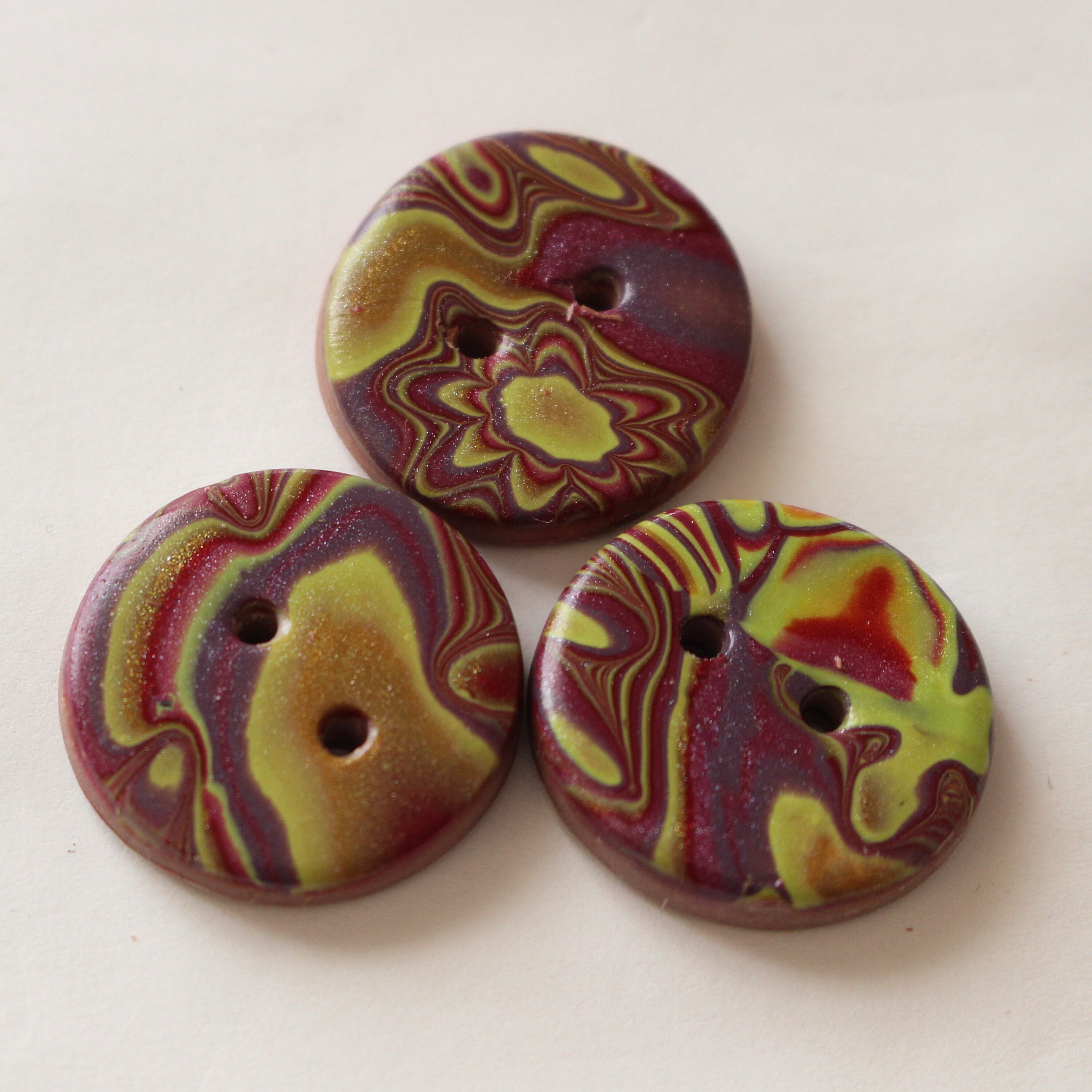 Big Burgundy buttons 1 1/2 inch buttons for Upcycling 1 inch | Etsy