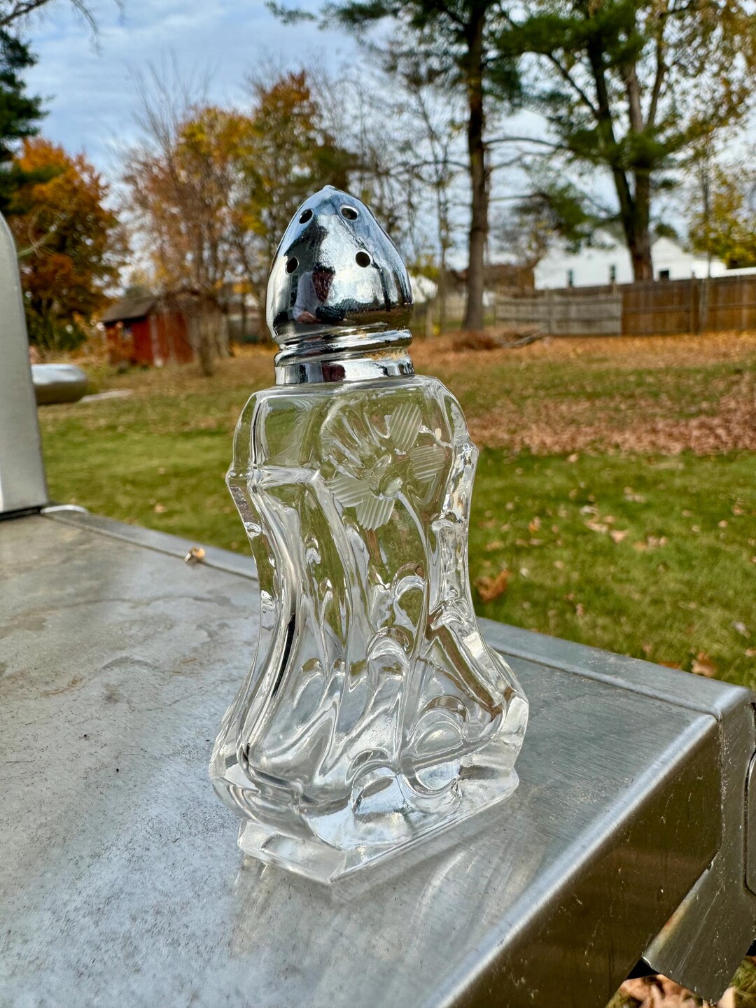 Vintage Curved Pepper Shaker, Tulip Flower Etching, Crystal Glass With ...