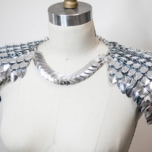 The Raven-feathers Scale Mail Chainmail Fantasy LARP Pauldrons ...