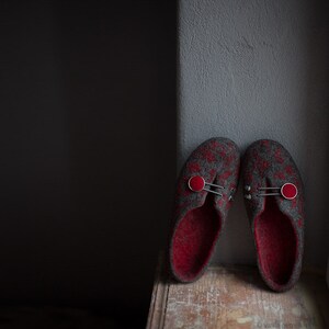 Women Wool Clogs, Felted Slippers With Soles, Dark Gray Red Home Shoes ...