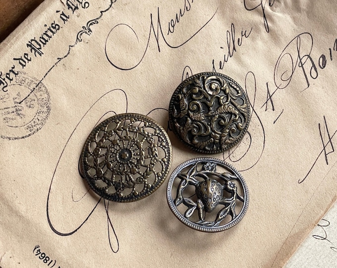Antique Buttons Victorian Picture Cut Out Button Shank Back Bronze Gold ...