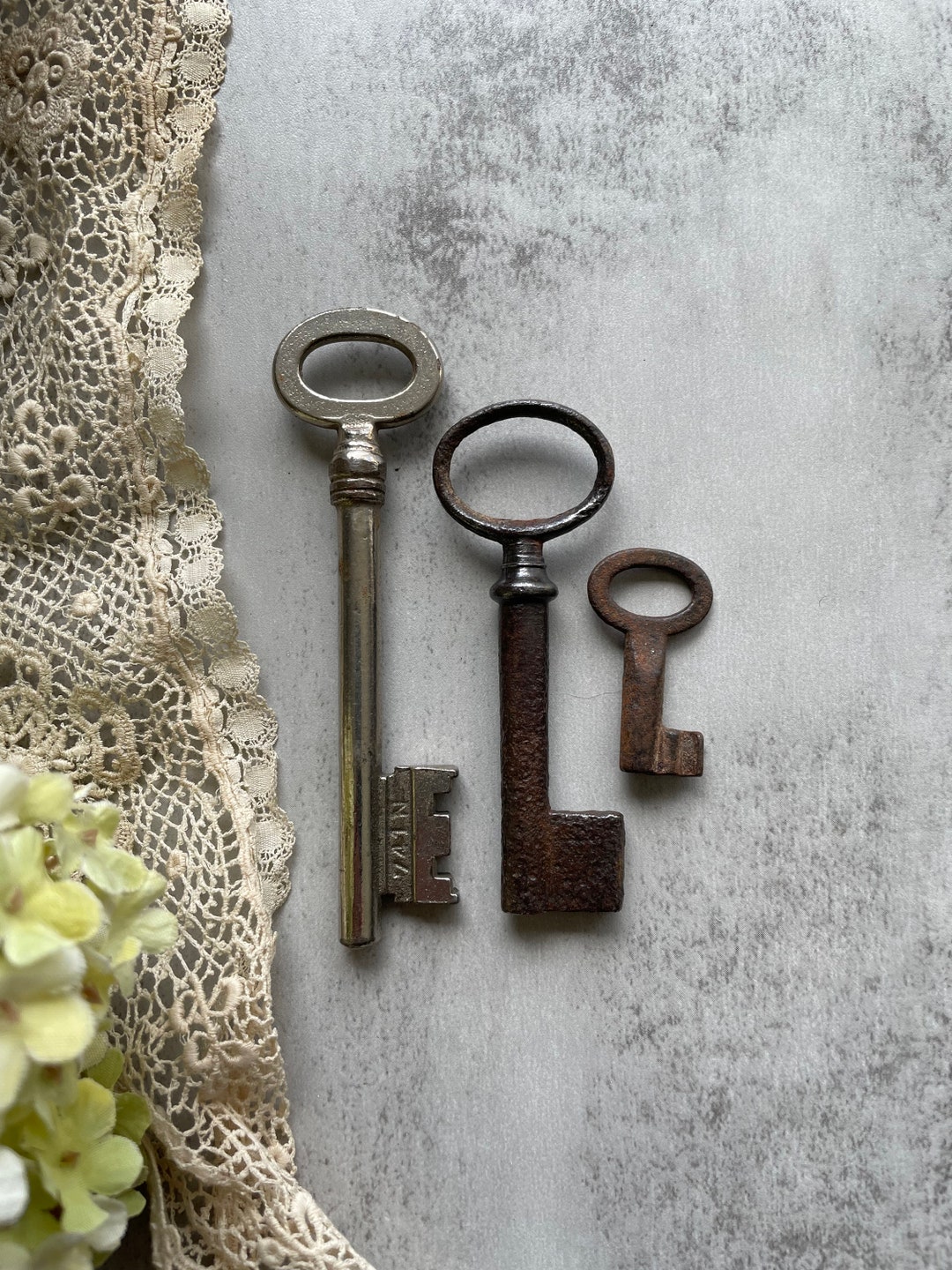 Vintage Skeleton Keys Steampunk Found Object Art Metal Barrel Key ...