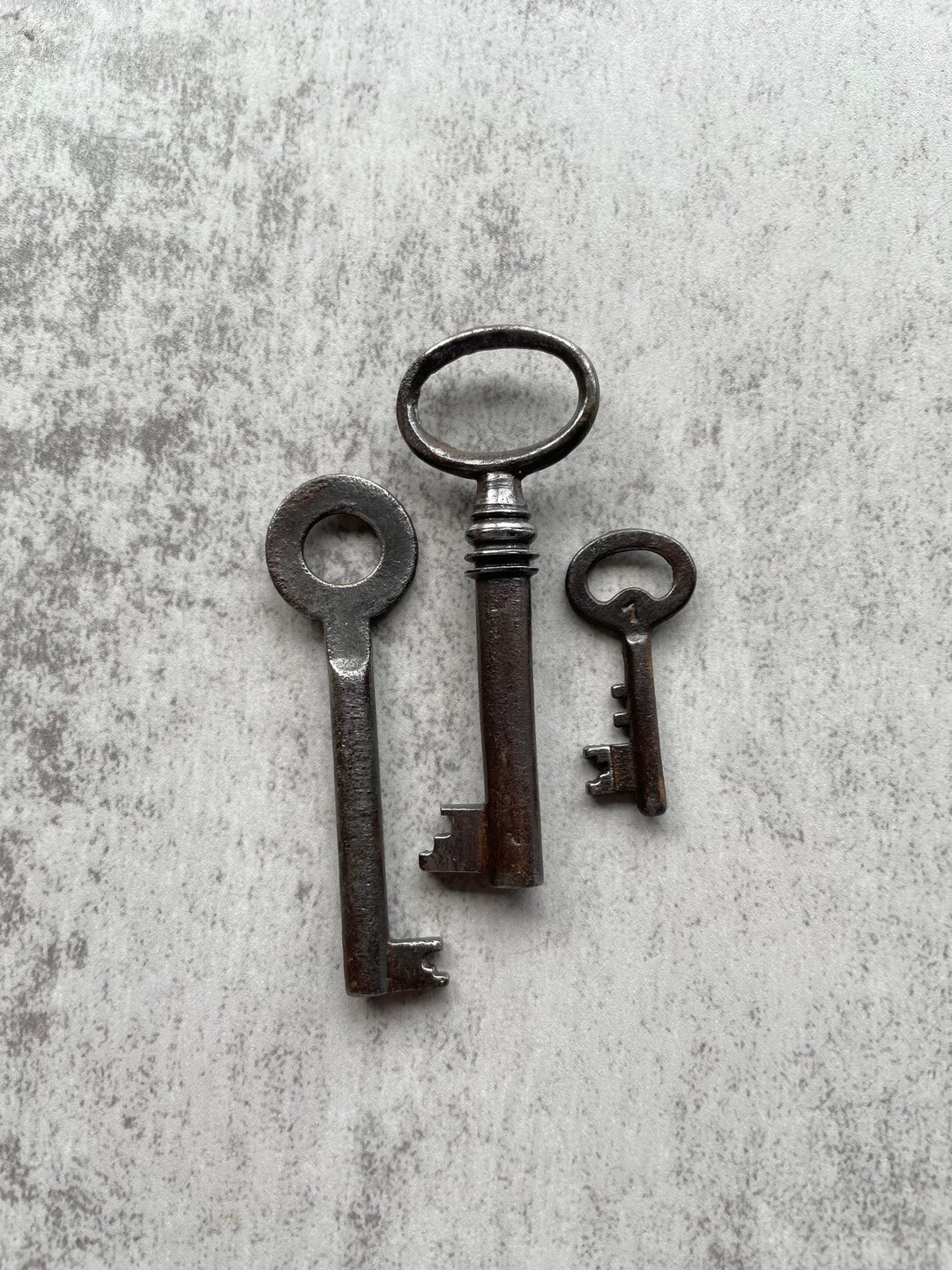 Vintage Skeleton Keys Steampunk Found Object Art Metal Barrel Key ...