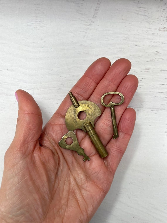 Home & Living Brass Gold Colored Skeleton Key Small Key Steampunk Found ...
