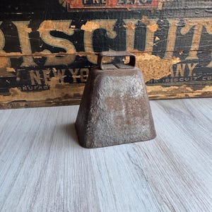 Vintage Iron Cowbell, Barn Farmhouse, Cow Bell Primitive Decor, Vintage ...