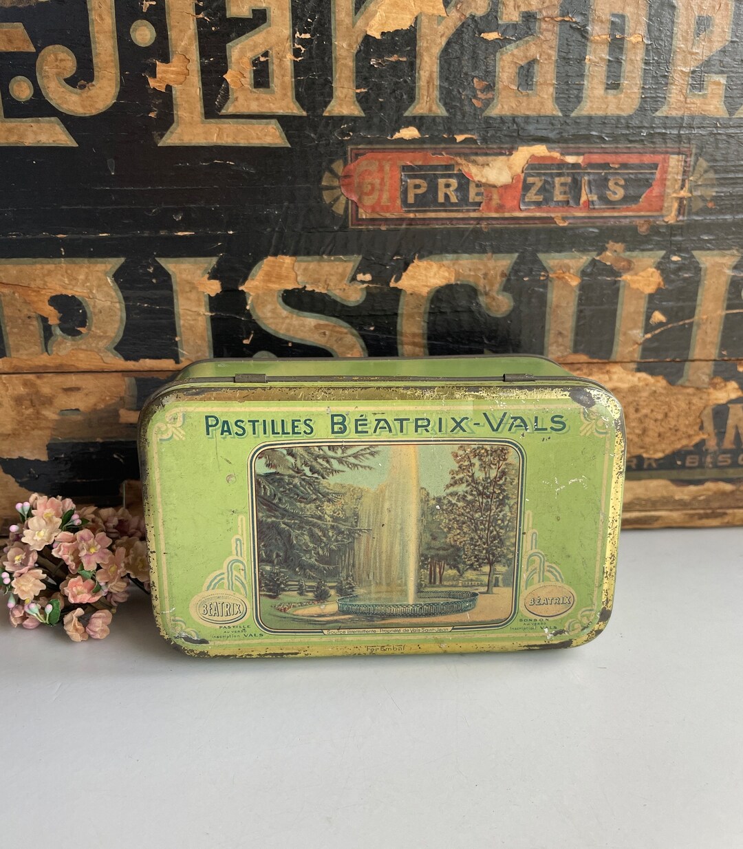 Vintage Tin Box From France Green With Nice Graphics on - Etsy