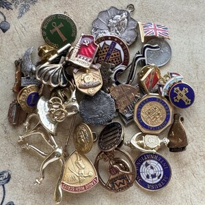 Vintage (30) Assorted Lapel Pins & Badges, Military, Fraternal ...
