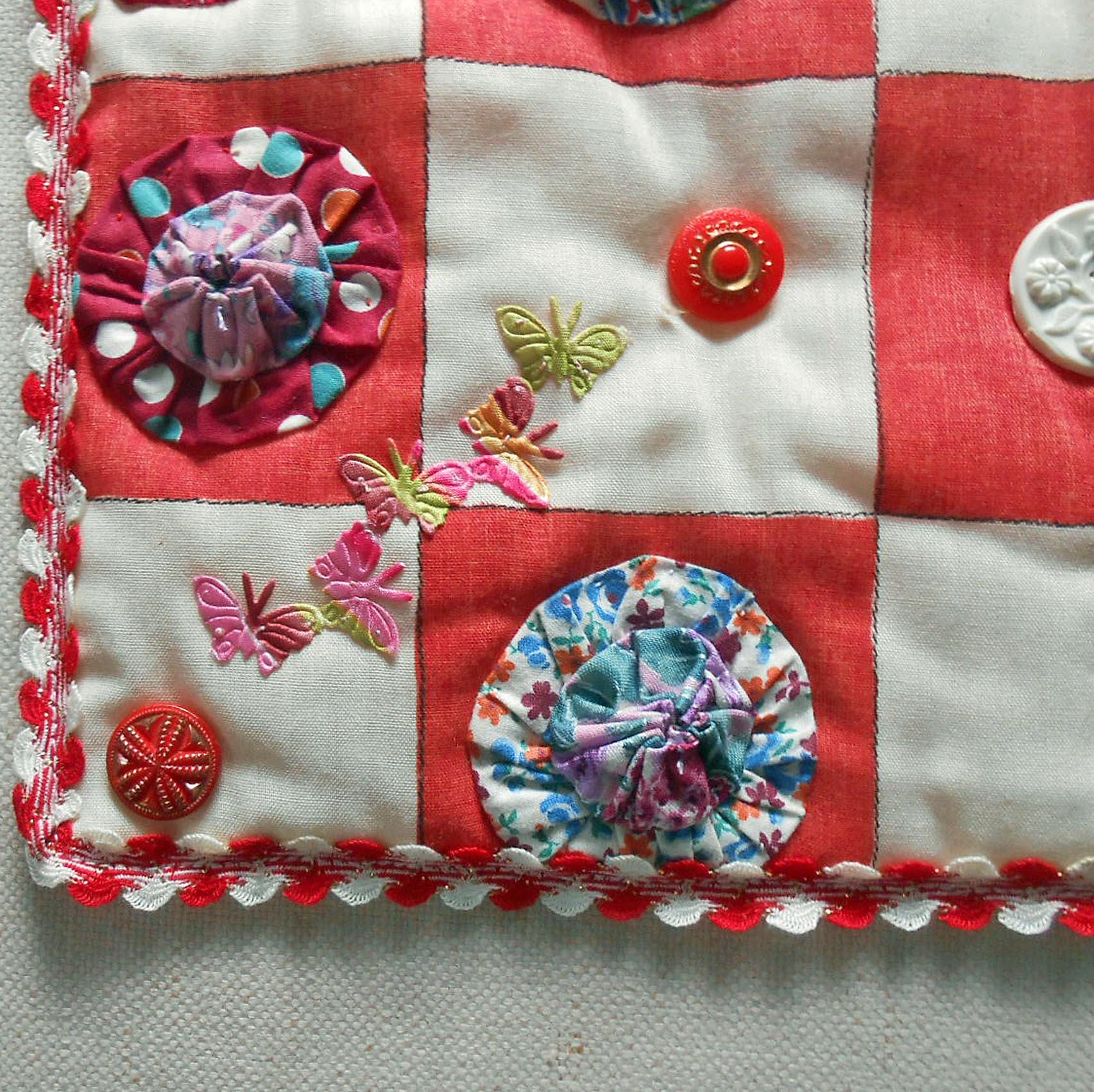 GYPSY FAIRY Red & White Collage Silk Print Parrot Art Deco Yoyos Fan ...