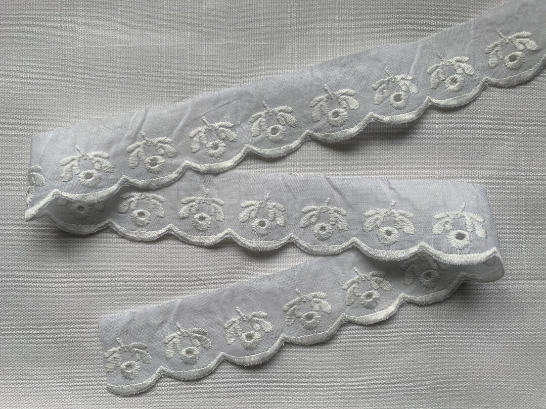 1 1/4" Wide Flat Eyelet Lace Trim White Scalloped Bottom Edge Raw Top ...