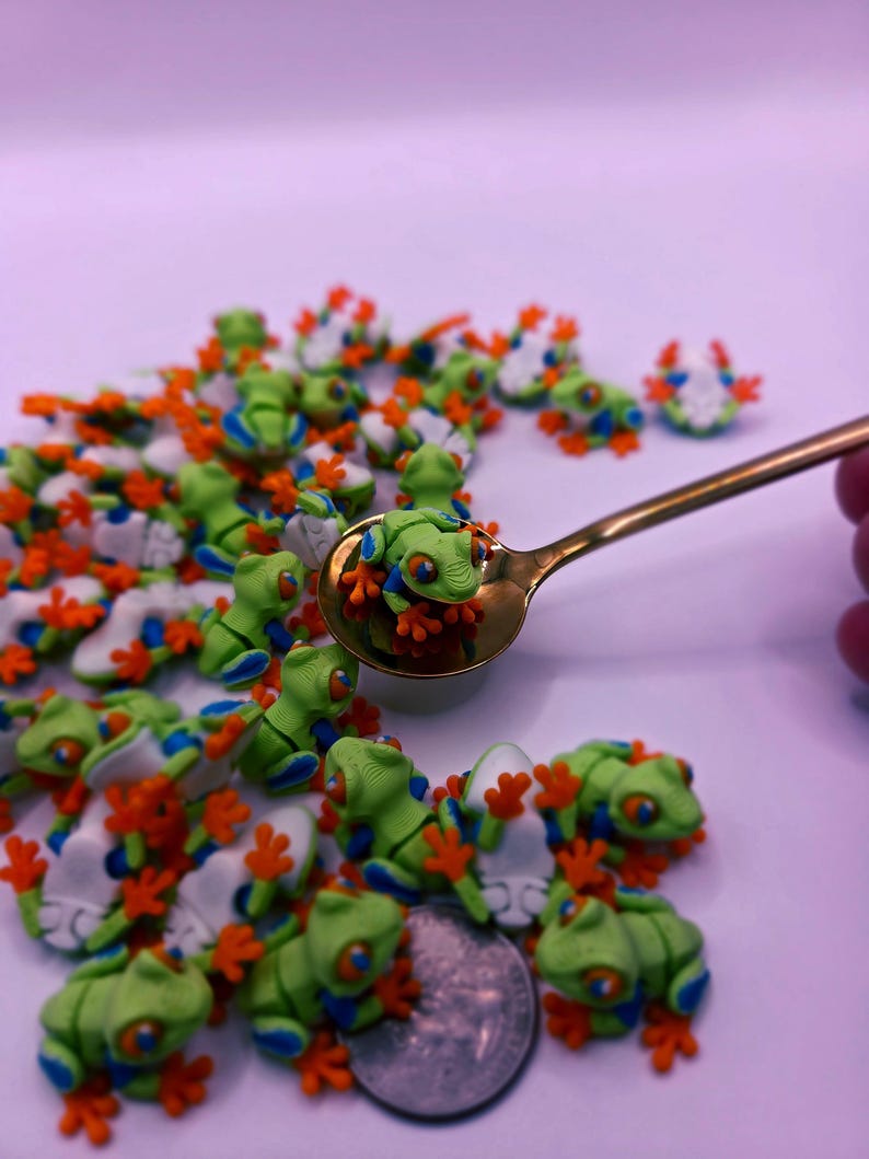 Frogs | 3D Printed | Flexi Tree Frog Fidget Toy | Poseable Pocket Pal ...