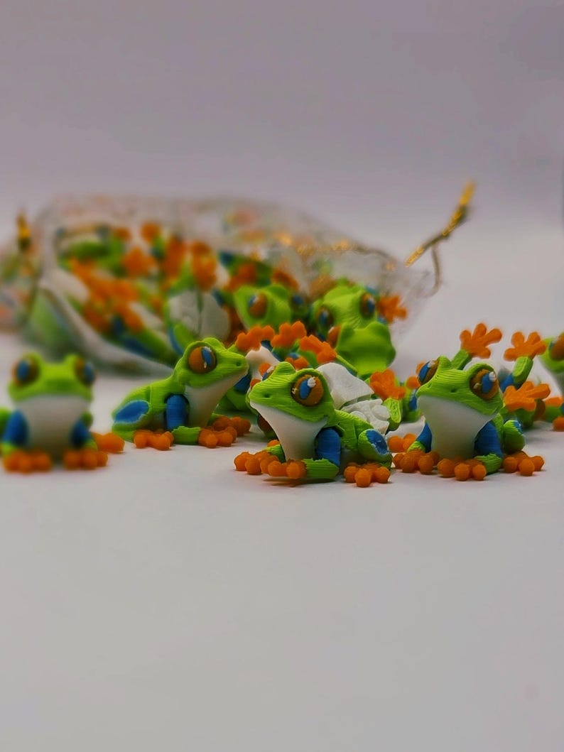 Frogs | 3D Printed | Flexi Tree Frog Fidget Toy | Poseable Pocket Pal ...