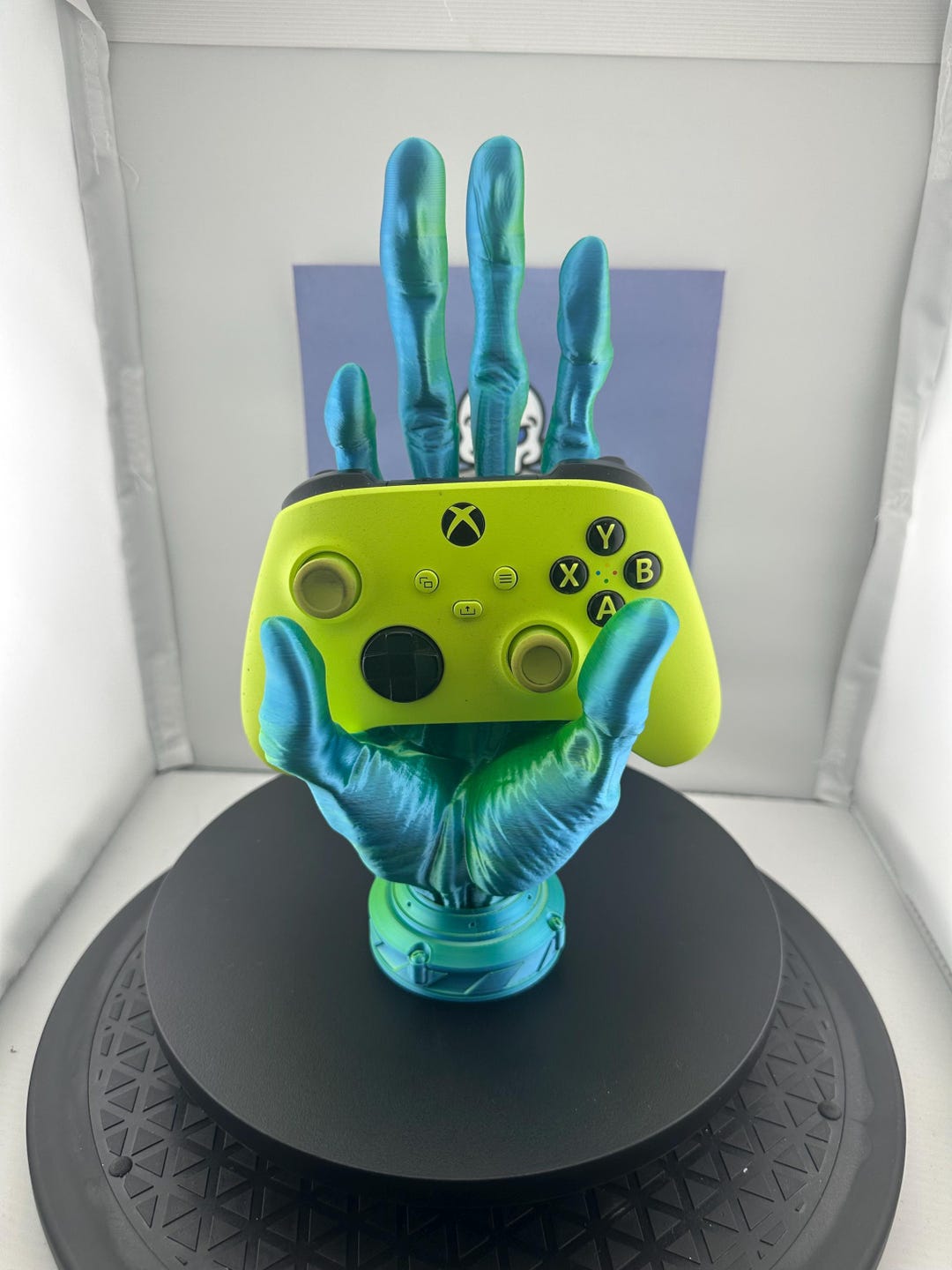 Alien Hand Controller Stand - Gaming Accessory for Playstation & Xbox ...