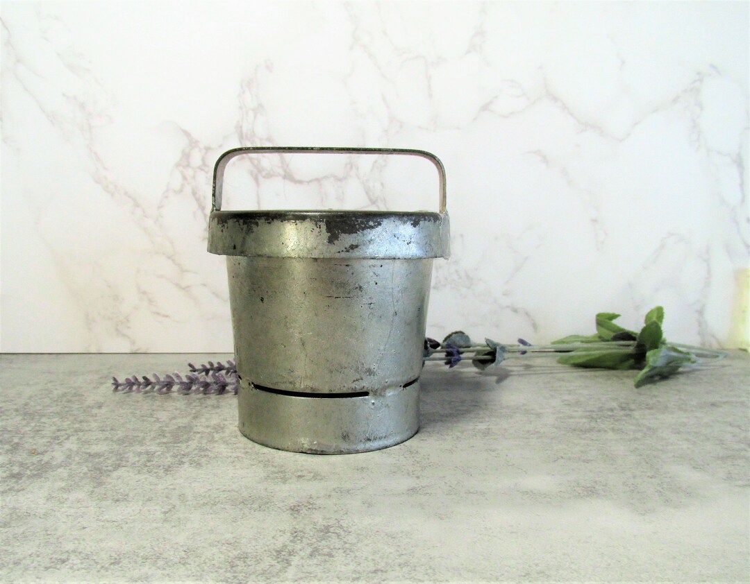 Metal Steamed Pudding Mold Industrial Style Metal Mold With Star Design ...