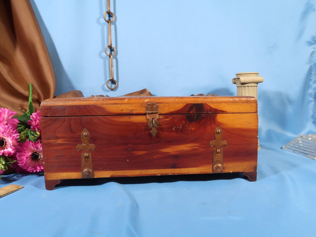 DONALD DUNCAN Antique Cedar Box, Small Cedar Wood Chest, Beautiful Red ...