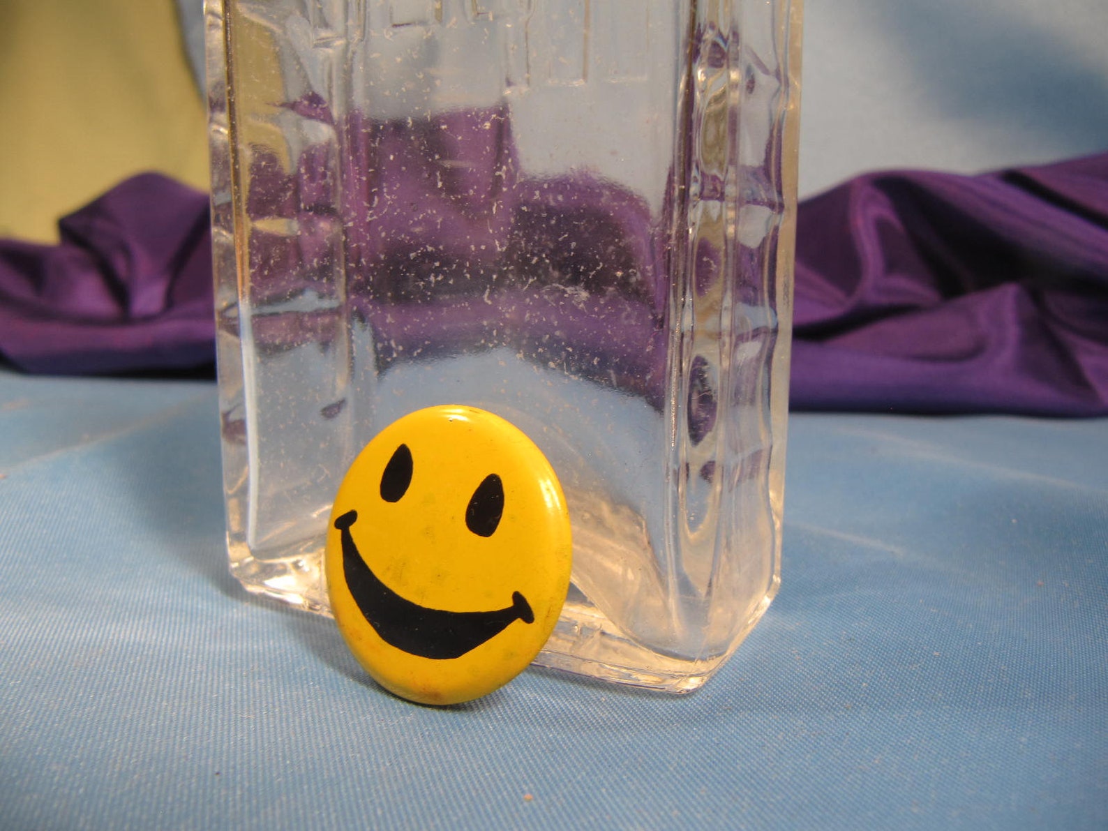 1970's CLASSIC SMILEY FACE 1-1/4 Inches in Diameter It | Etsy