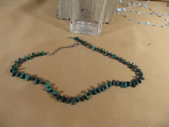 MALACHITE NECKLACE of CHIPS, 20 inch malachite chip v… - Gem