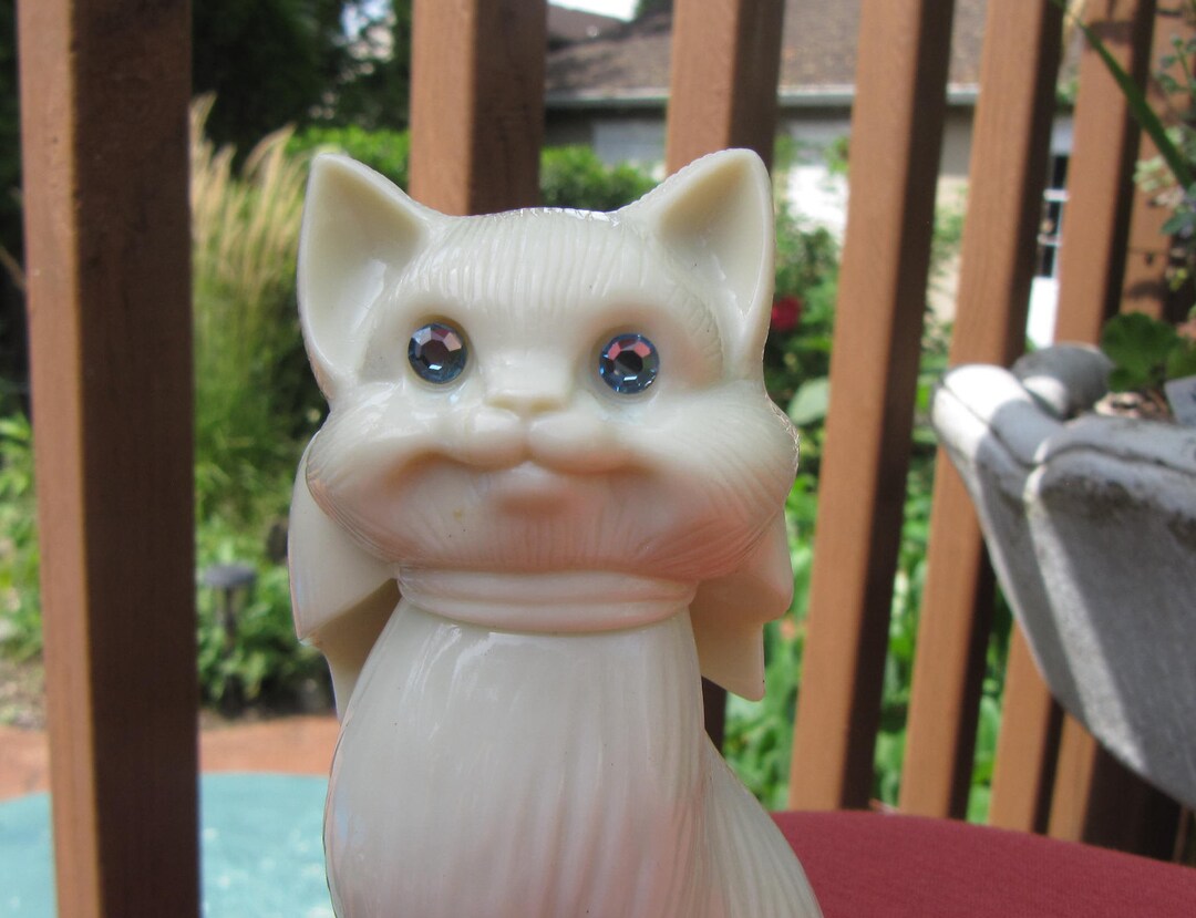 AVON WHITE CAT, Ceramic Avon Souvenir,tiny Blue Eyed Cat,mini Cat,made ...