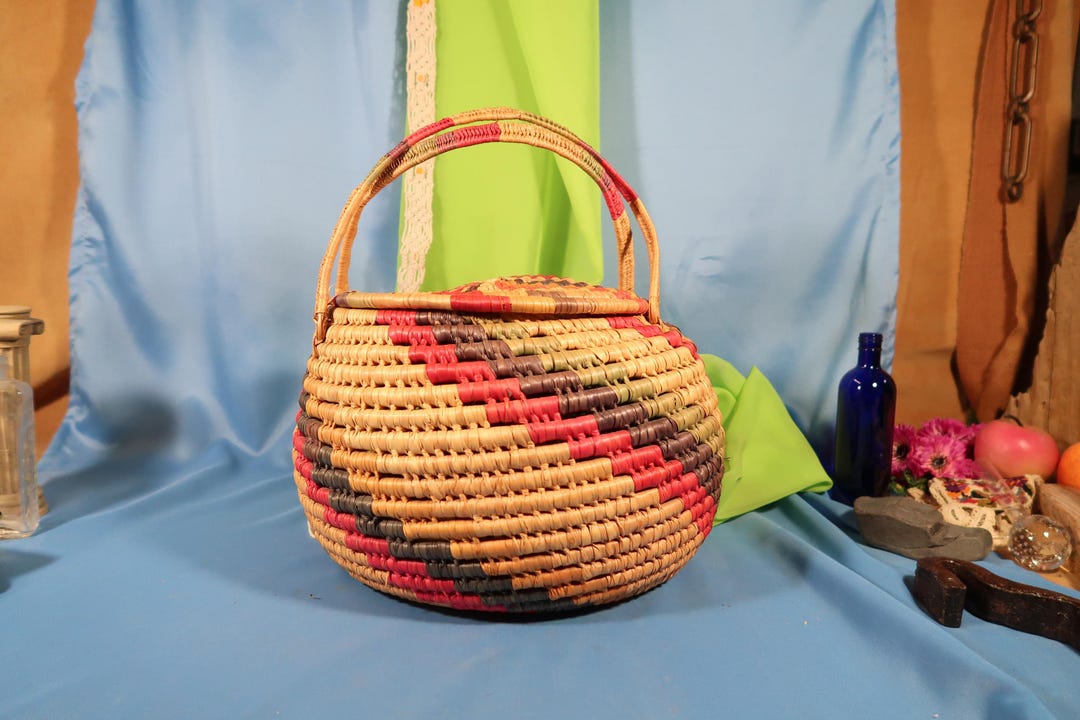 LARGE SOUTH AMERICAN Basket,multi Colored Rafia Basket With Lid and ...