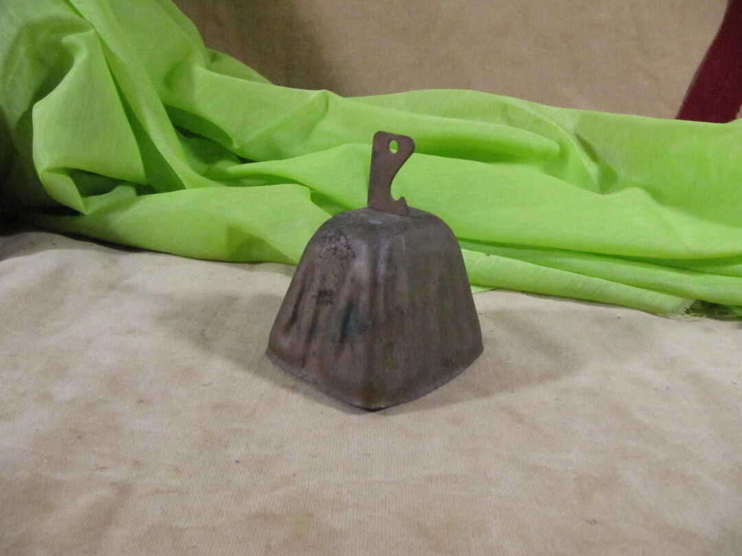 ANTIQUE COW BELL, Patina Cow Bell, Large Size, All Metal Antique Farm ...