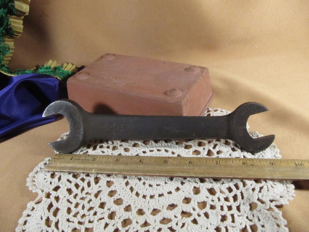 Steel Wrench, Antique Double Sided Wrench, Vintage Tools, Rusty Man ...
