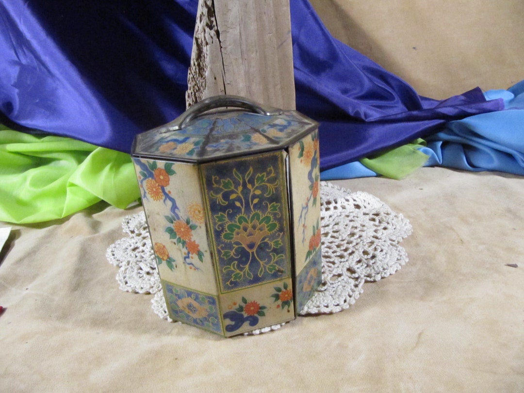 ANTIQUE CANDY BOX, Round 1920 England Tin Candy Box, Antique Candy Tin ...