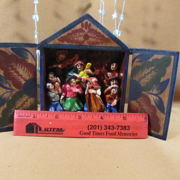 Miniature Figurines for Shadow Box - Etsy
