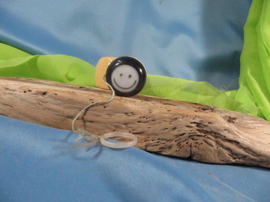 1970's CLASSIC SMILEY FACE, Miniature Yo-yo, Smiley Face Toy Yo Yo Top ...