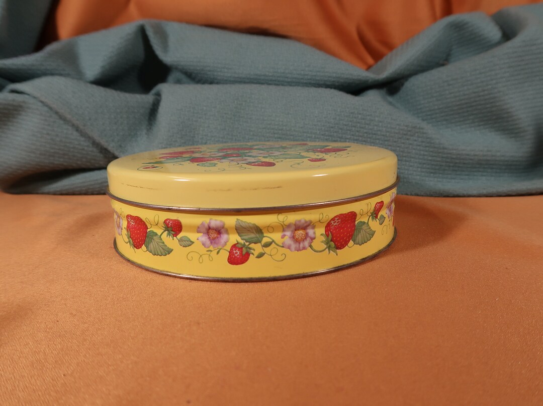 ANTIQUE COOKIE Tin,strawberry Shortcake Round 1950 Tin Cookie Box ...
