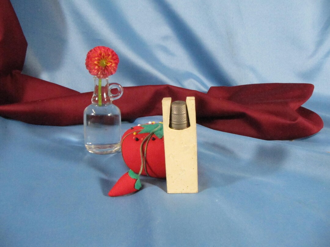 ANTIQUE THIMBLE With STAND and Pin Cushion Thimble Vintage Finger ...