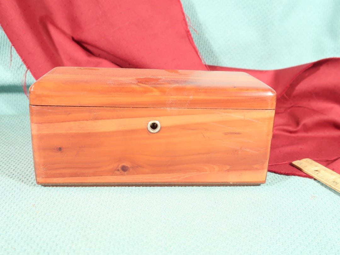 LANE CEDAR BOX, 9 Inch Wide Cedar Box by Lane Cedar Chests Altavista ...