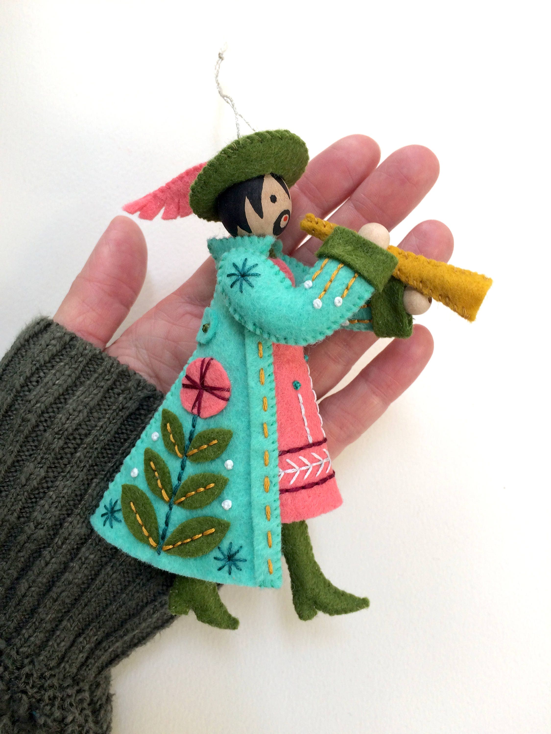 Piper Piping PDF pattern for a hand sewn wool felt ornament | Etsy