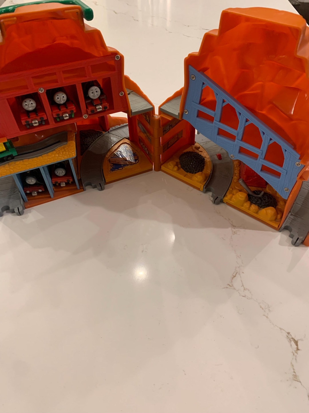 Thomas the Tank Engine Sodor Mining Company W/ 11 Magnetic Train Cars ...