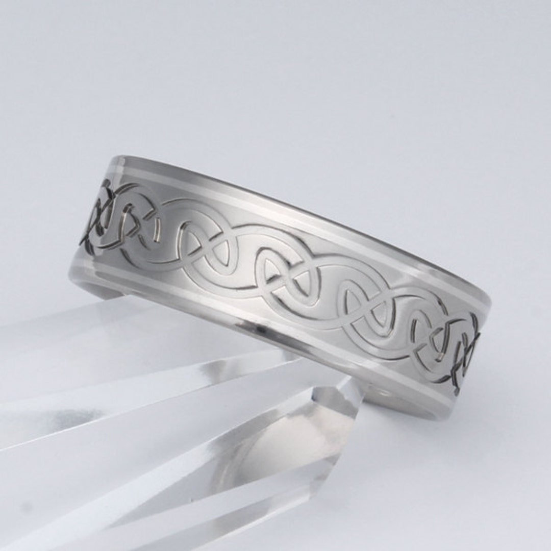 Banda de boda de platino de titanio celta irlandees Infinity Ring ck20 ...