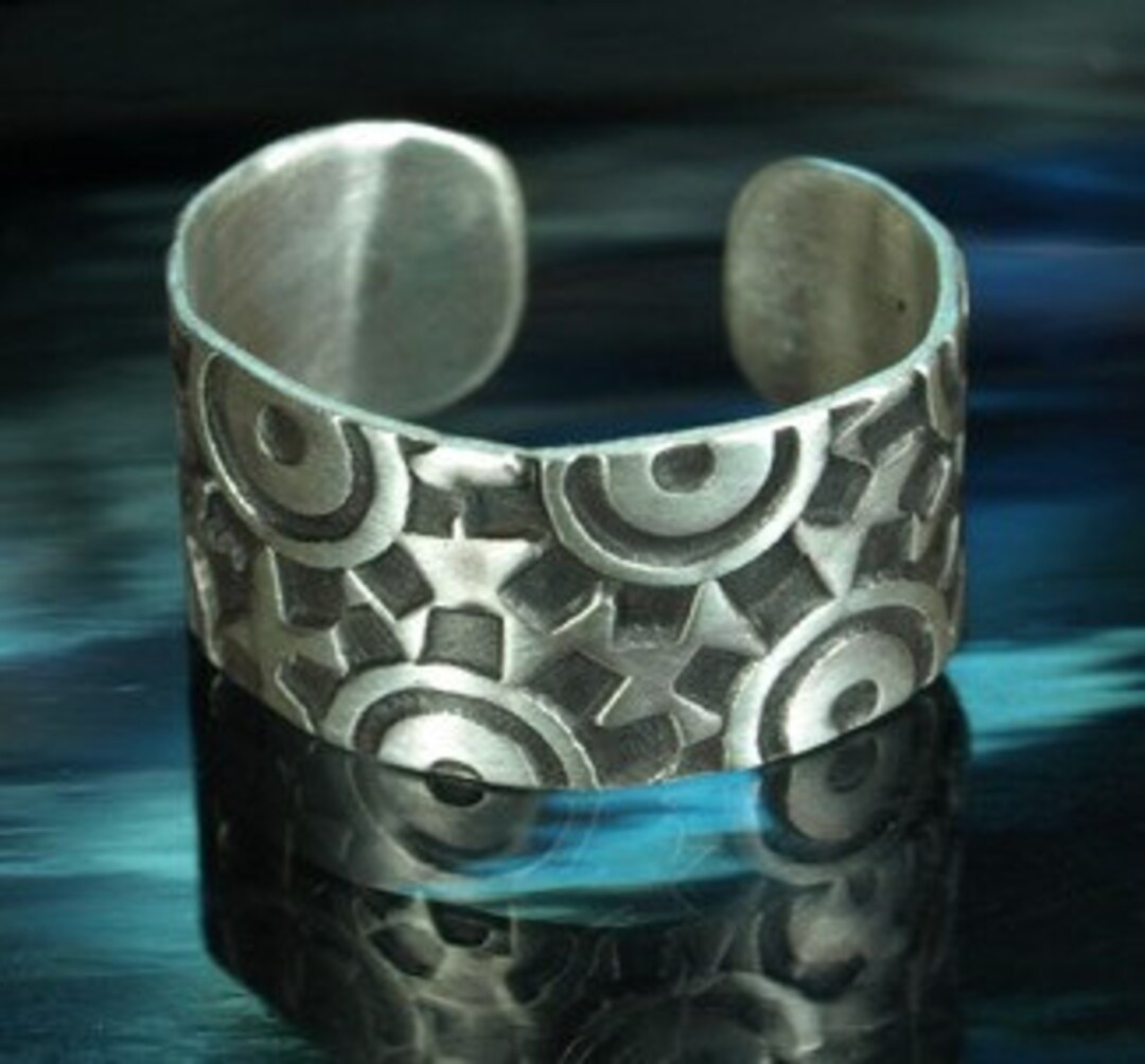 Ear Cuff Tiny Gears - Etsy