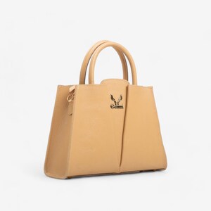 Powder V-shaped Leather Handbag - Sophistication and Delicate ...