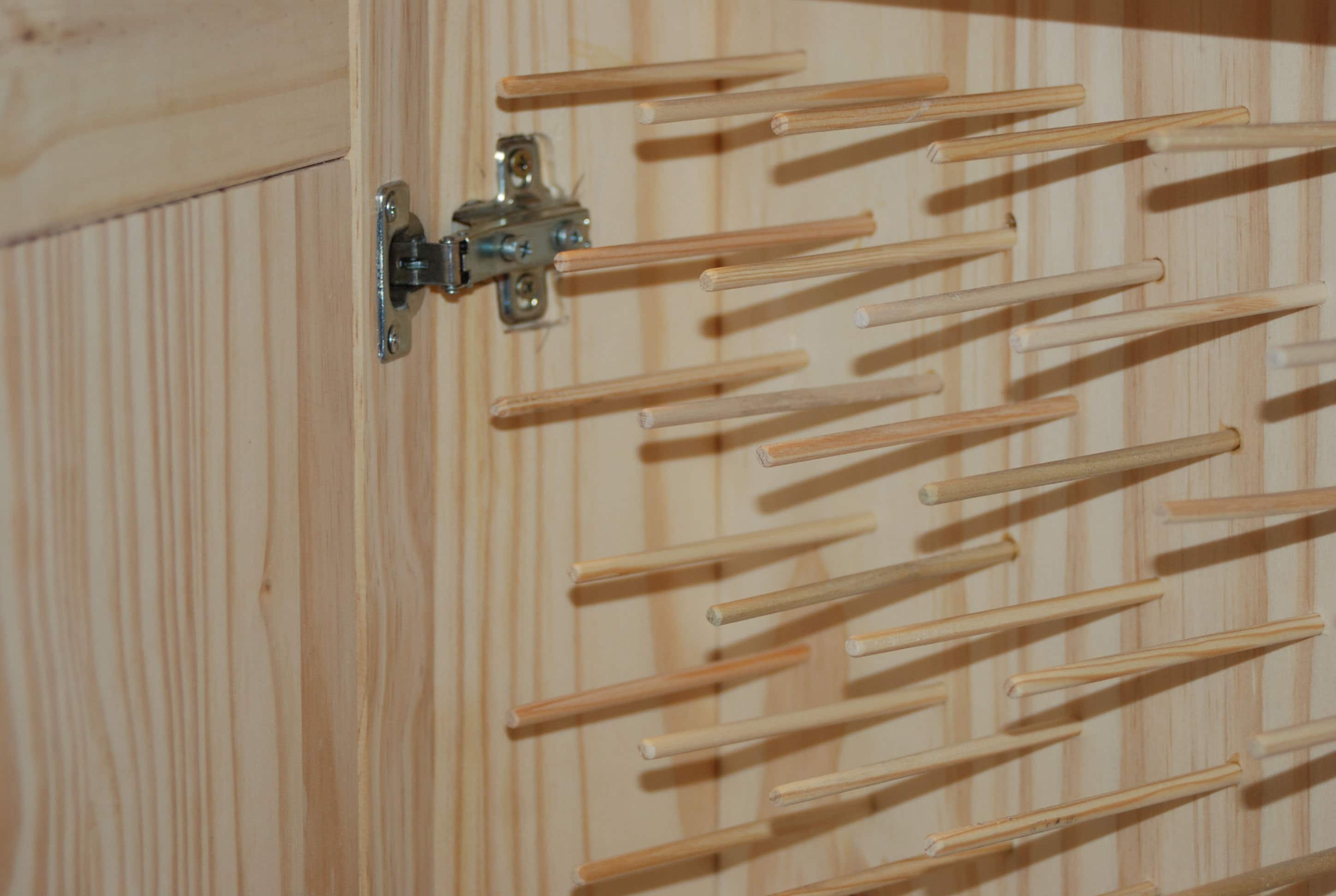 Thread Spool Rack 24022 - Enclosed Cabinet With 128 Long Pegs - Sewing ...