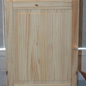 Thread Spool Rack Enclosed Cabinet With 136 Long Pegs Sewing Embroidery ...