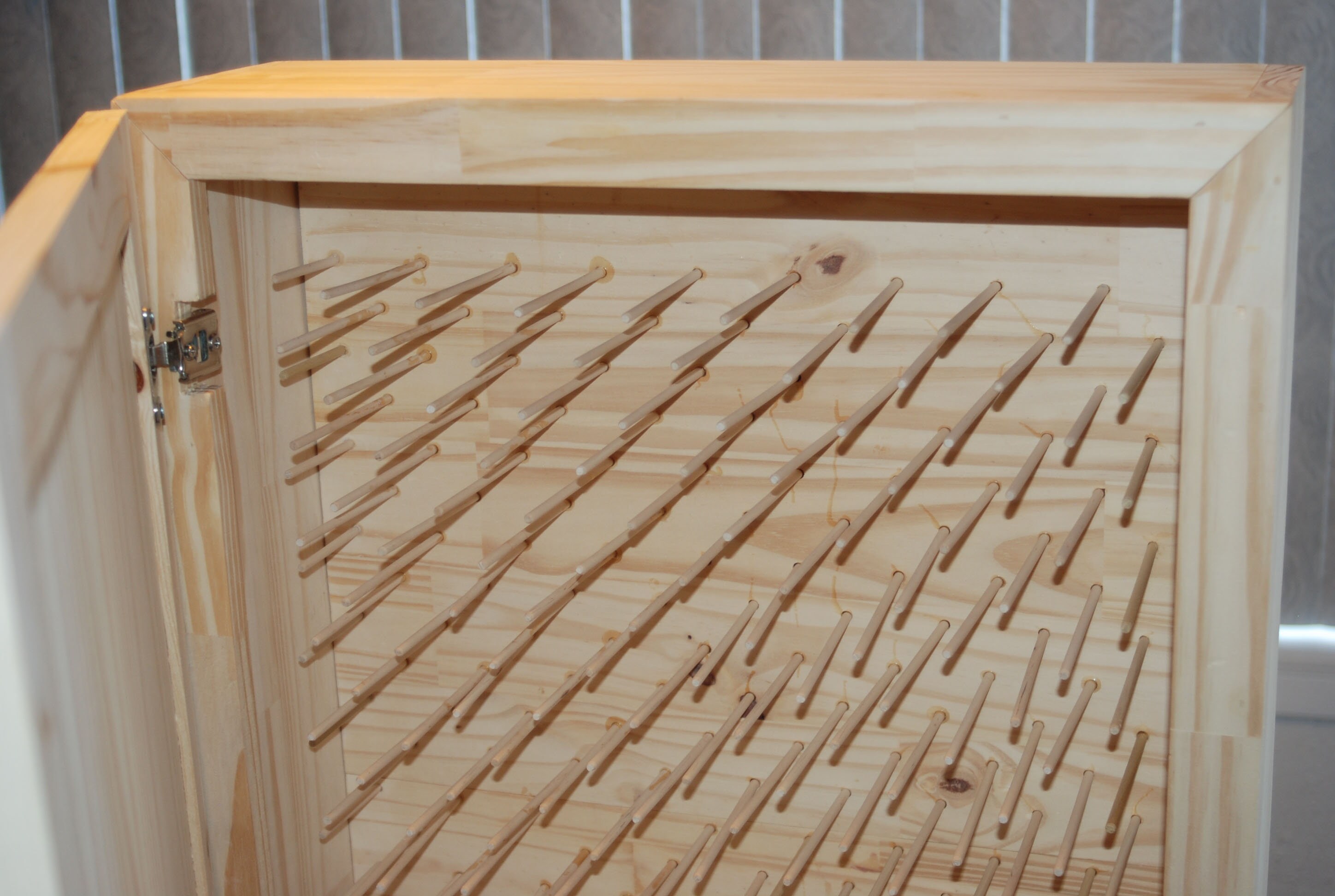 Thread Spool Rack Enclosed Cabinet With 152 Long Pegs Sewing Embroidery ...