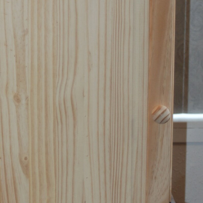 Thread Spool Rack Enclosed Cabinet With 136 Long Pegs Sewing Embroidery ...