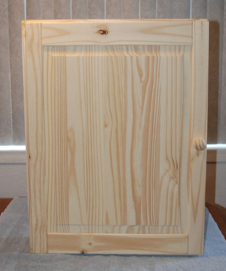 Thread Spool Rack 24013 Enclosed Cabinet With 128 Long Pegs Sewing ...