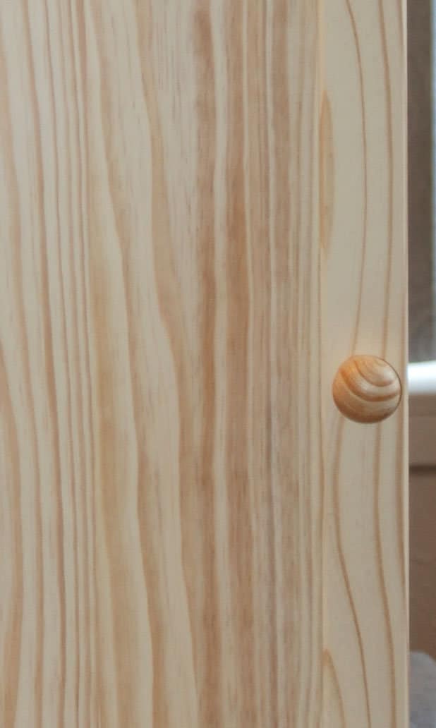 Thread Spool Rack 24022 - Enclosed Cabinet With 128 Long Pegs - Sewing ...