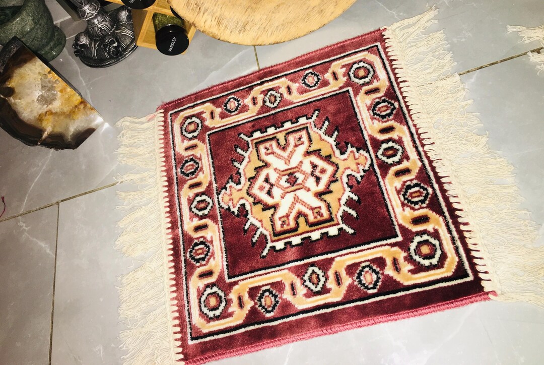 Small Prayer Rug: Altar Cloth Meditation Mat, Travel Size - Etsy