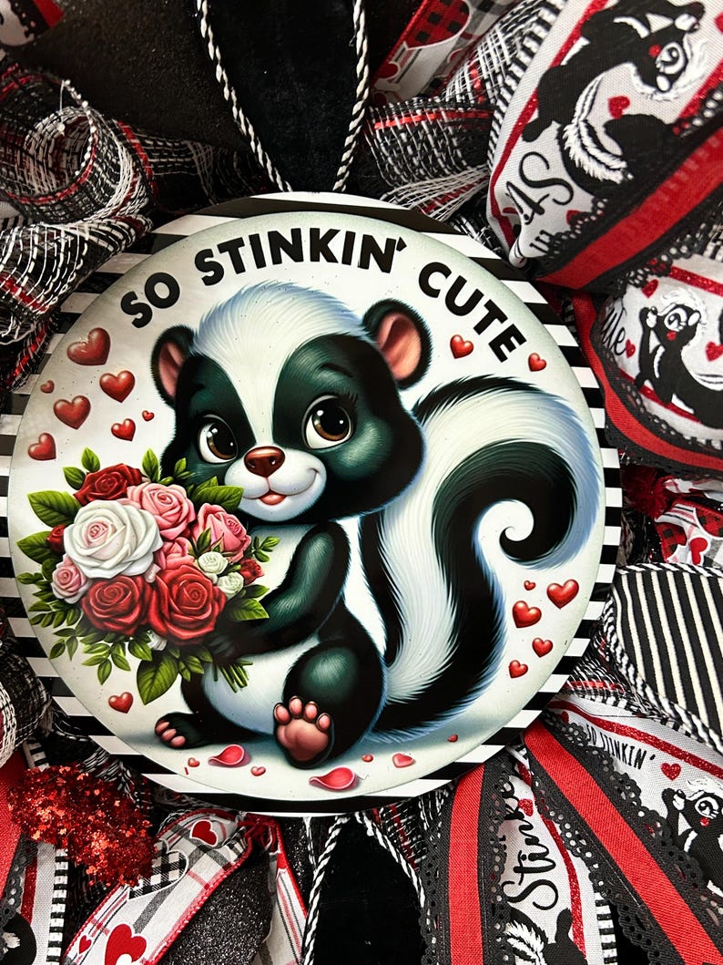 So Stinkin Cute Valentines Day Skunk Wreath, Handmade, Door Hanger ...